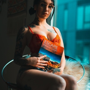 Tattoo model Honey Bee | Canada | iNKPPL